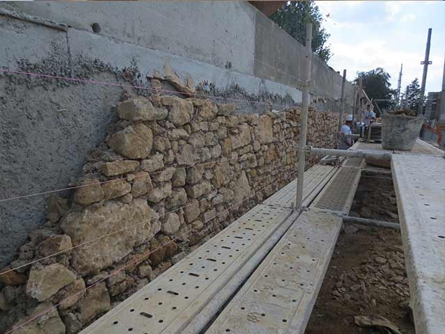 BatisevreMur de soutènement - paroi berlinoise et habillage en pierre ...